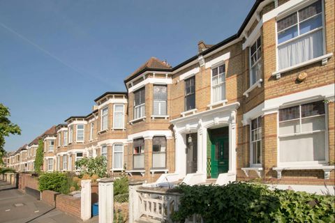 4 bed flat to rent in Newick Road, London E5, £3,400 pcm - Zoopla