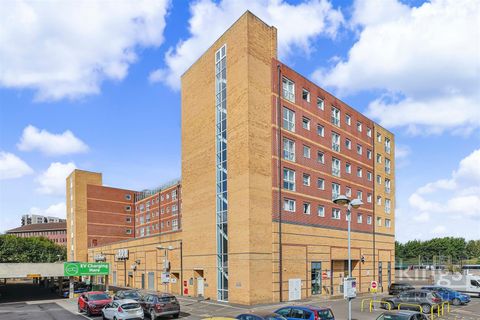 Mill Court, Harlow CM20, 2 bed flat for sale, £200,000 - Zoopla