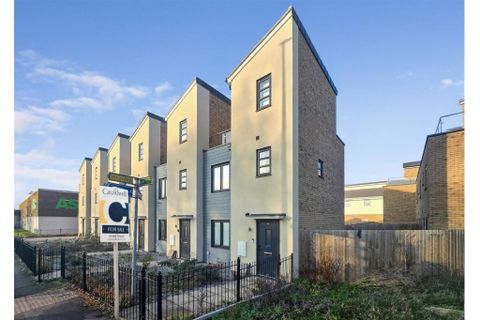 Selkirk Drive, Oakridge Park, Milton Keynes MK14, 2 bed terraced house ...