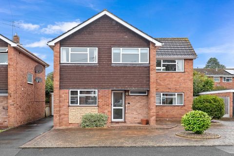 4 bed detached house for sale in 17 Quebec Close, Lower Wick, Worcester ...
