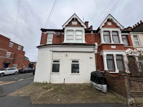 Shrubland Road, London E17, Studio to rent, £950 pcm - Zoopla