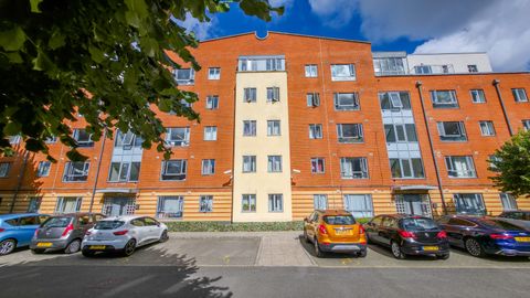 Cannon Hall, Farndale Court, Woolwich, London SE18, 3 bed flat for sale ...