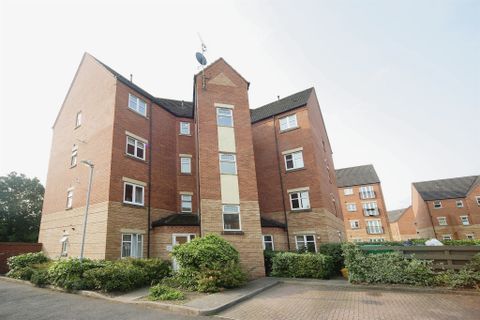 Alder Carr Close, Redditch B98, 2 bed flat for sale, £125,000 - Zoopla