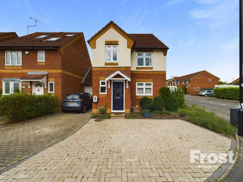 3 bed link detached house for sale in Trevithick Close, Feltham TW14, £ ...