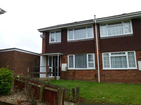 3 bed terraced house to rent in Primrose Close, Flitwick MK45, £1,500 ...