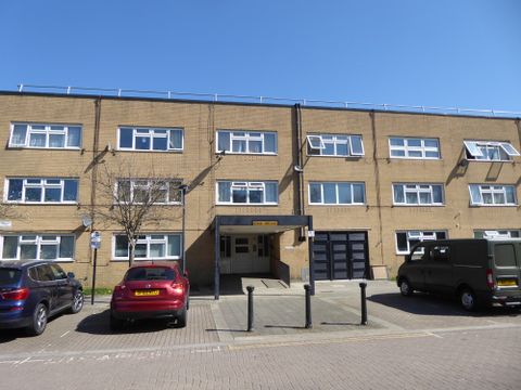 Studio to rent in North Ninth Street, Milton Keynes MK9, £625 pcm - Zoopla