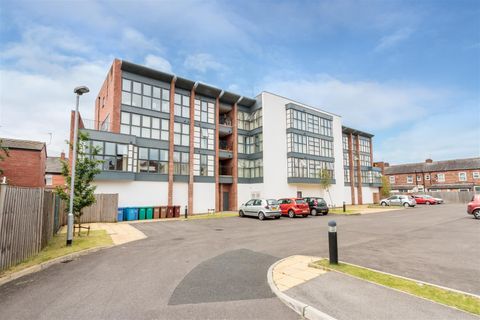 2 bed flat to rent in Cotton Square, Claremont Road, Manchester M14, £ ...