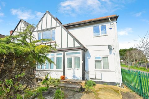 4 bed flat for sale in Edgware Way, Edgware HA8, £550,000 - Zoopla