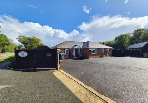 Newman's Cottage, Jacobs Gutter Lane SO40, 4 bed bungalow for sale, £ ...