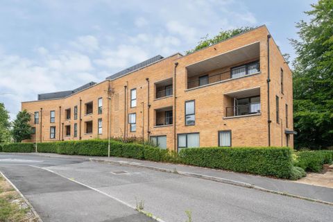 2 bed flat for sale in Rooksdown, Basingstoke RG24, £240,000 - Zoopla