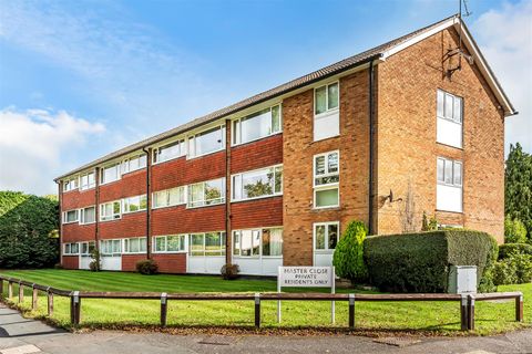 Master Close, Oxted RH8, 2 bed flat for sale, £300,000 - Zoopla