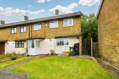 3 bed end terrace house for sale in Mapleford Sweep, Basildon SS16, £ ...