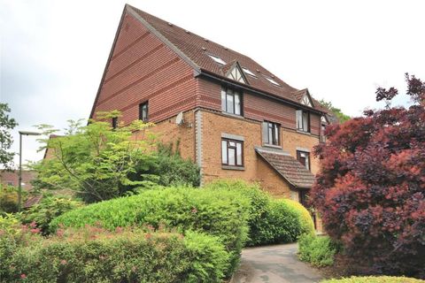 Woking, Surrey GU22, Studio to rent, £925 pcm - Zoopla