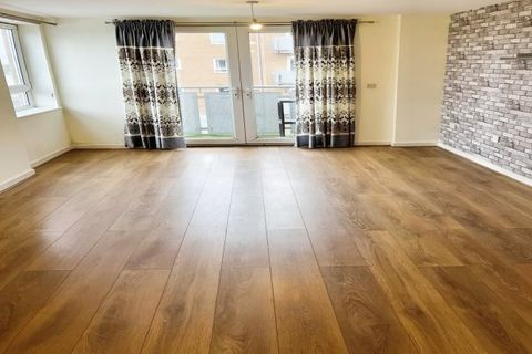 2 bed flat to rent in Bath Road, Slough SL1, £1,550 pcm - Zoopla