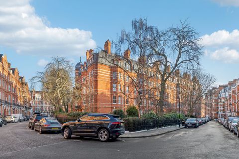 2 bed flat to rent in Avonmore Road, London W14, £5,250 pcm - Zoopla