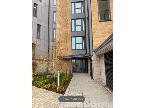 1 bed flat to rent in Castle Hill Drive, Kent DA10, £1,400 pcm - Zoopla