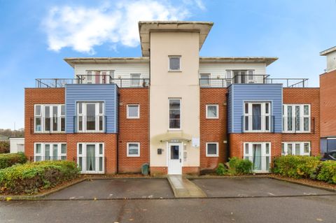 Alexander Square, Eastleigh SO50, 2 bed flat for sale, £150,000 - Zoopla
