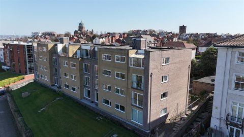 Montpellier Crescent, Wallasey CH45, 2 bed flat for sale, £164,995 - Zoopla