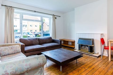 2 bed flat to rent in Boyton Close, London N8, £1,863 pcm - Zoopla