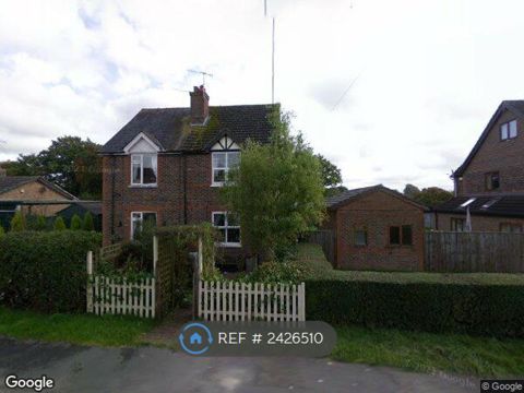 Studio to rent in Park Road, Smallfield, Horley RH6, £885 pcm - Zoopla