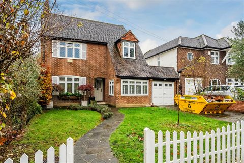 Nonsuch Walk, Cheam SM2, 4 bed detached house for sale, £900,000 - Zoopla