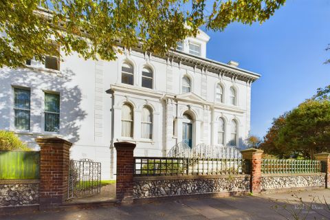Devonshire Place, Eastbourne BN21, 2 bed flat for sale, £225,000 - Zoopla