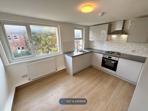 2 bed flat to rent in Mersey Road, Liverpool L23, £945 pcm - Zoopla