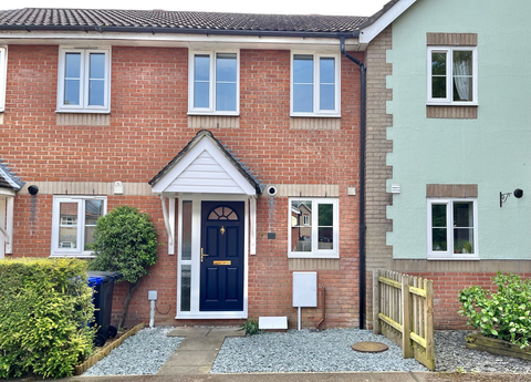 2 bed property to rent in Cardinal Close, Bury St. Edmunds IP32, £1,200 ...