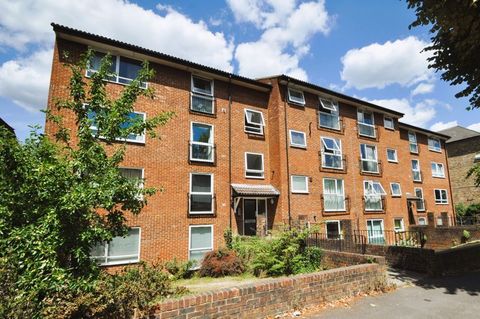Berrylands, Surbiton KT5, 2 bed flat to rent, £1,650 pcm - Zoopla