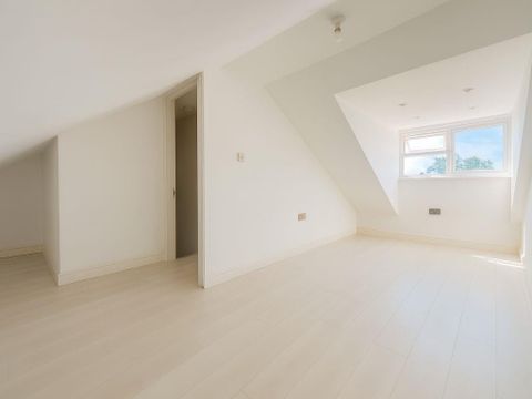 Fore Street, Edmonton N9, 2 bed flat to rent, £1,800 pcm - Zoopla