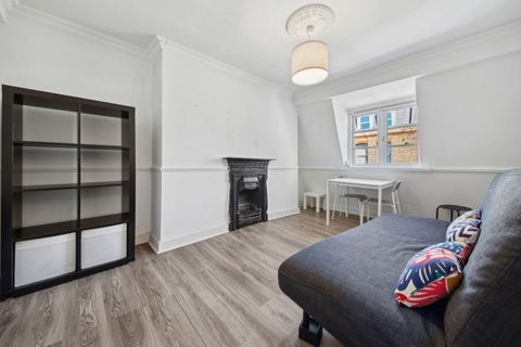 1 bed flat to rent in Leather Lane, London EC1N, £1,950 pcm - Zoopla