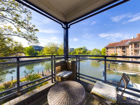 Eights Marina, Mariners Way, Cambridge, Cambridgeshire CB4, 3 bed flat ...