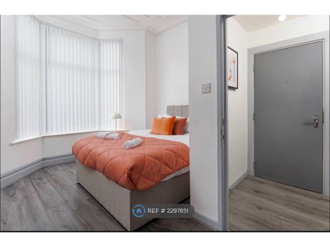 1 bed flat to rent in Spellow Lane, Liverpool L4, £1,100 pcm - Zoopla