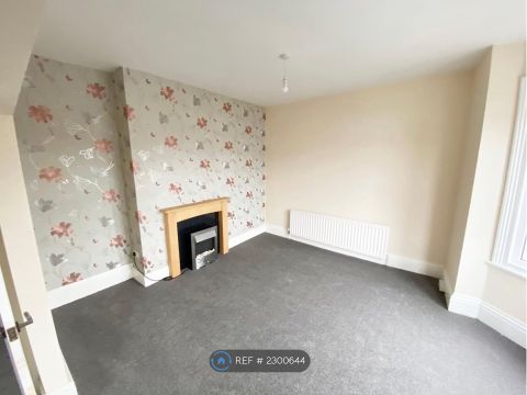 4 bed flat to rent in Elwick Road, Hartlepool TS26, £650 pcm - Zoopla