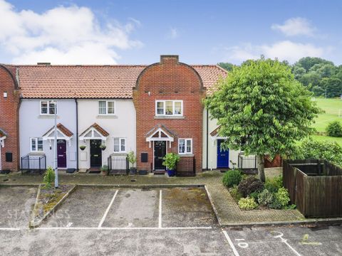 Magdalen Court, Eye IP23, 3 bed town house for sale, £270,000 - Zoopla