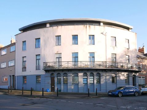 2 bed flat for sale in Queens Road, Penarth CF64, £199,950 - Zoopla