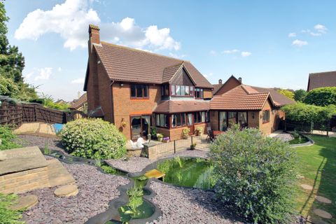 4 bed detached house for sale in Merlin Drive, Sandy SG19, £650,000 ...