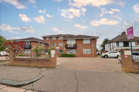 2 bed flat for sale in Ruby Court, Shirley Road, Leigh-On-Sea SS9, £ ...