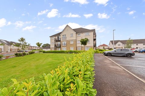 Ferniesyde Court, Falkirk FK2, 2 bed flat for sale, £197,000 - Zoopla