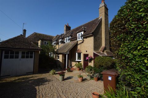 Clavering Walk, Bexhill-On-Sea TN39, 3 bed flat to rent, £1,500 pcm ...