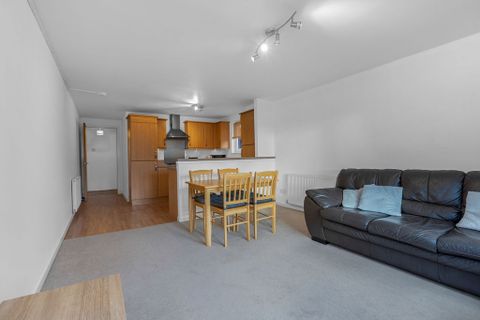 New Mart Place, Chesser, Edinburgh EH14, 2 bed flat to rent, £1,450 pcm ...