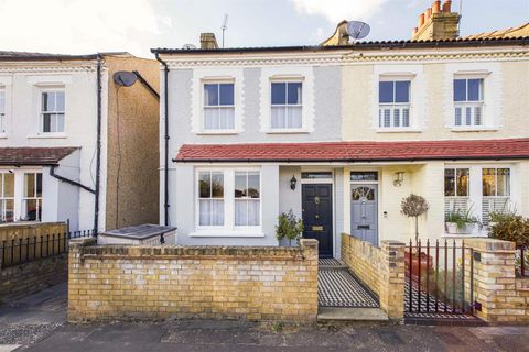 4 bed end terrace house for sale in Gould Road, Twickenham TW2, £899,000 - Zoopla