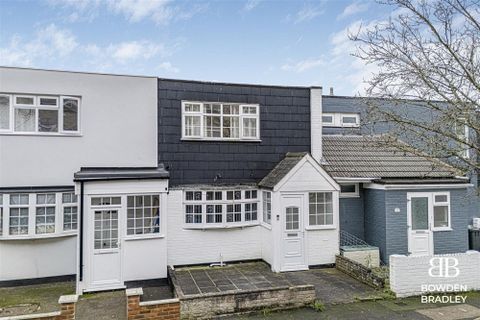 Longcroft Rise, Loughton IG10, 3 bed terraced house for sale, £350,000 ...