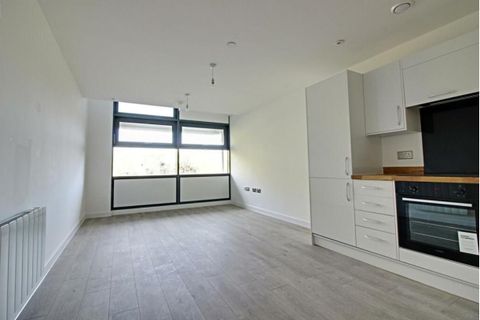 1 bed flat to rent in Edinburgh Gate, Harlow CM20, £1,200 pcm - Zoopla