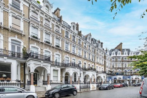 Redcliffe Square, London SW10, 2 bed flat for sale, £1,350,000 - Zoopla