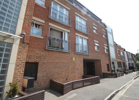 2 bed flat to rent in Southsea Road, Kingston Upon Thames, Surrey KT1 ...