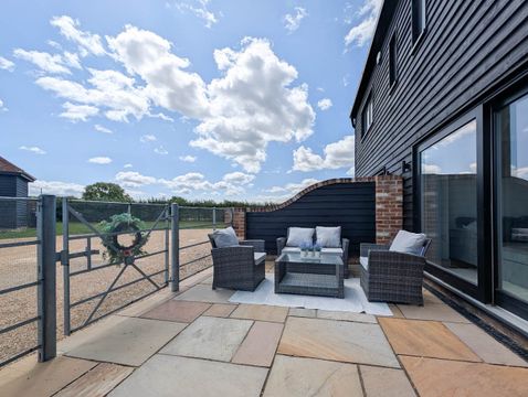 Dane End, Ware SG12, 2 bed barn conversion to rent, £1,700 pcm - Zoopla