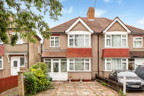 Hounslow Road, Hanworth, Feltham TW13, 3 bed semi-detached house for ...