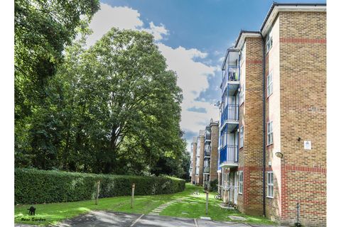 River Bank Close, Maidstone ME15, 2 bed flat for sale, £180,000 - Zoopla