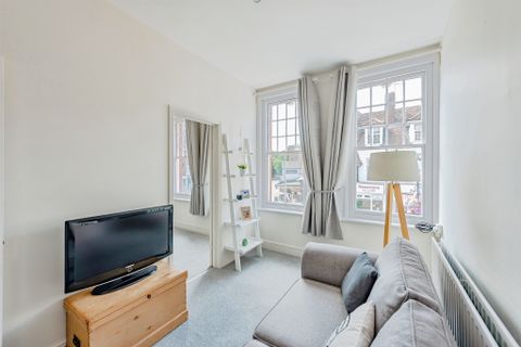 High Street, Horley RH6, 1 bed flat for sale, £180,000 - Zoopla
